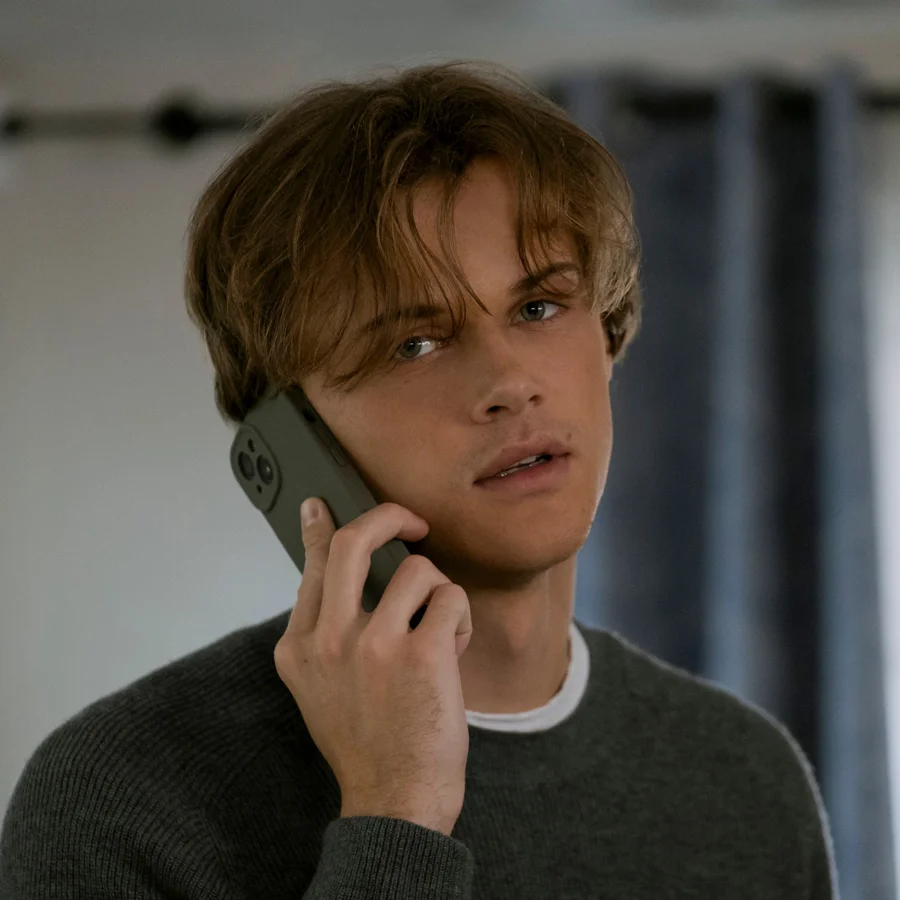 Tom Holland’s Darkest Role in Netflix’s The Devil All the Time Proves ...